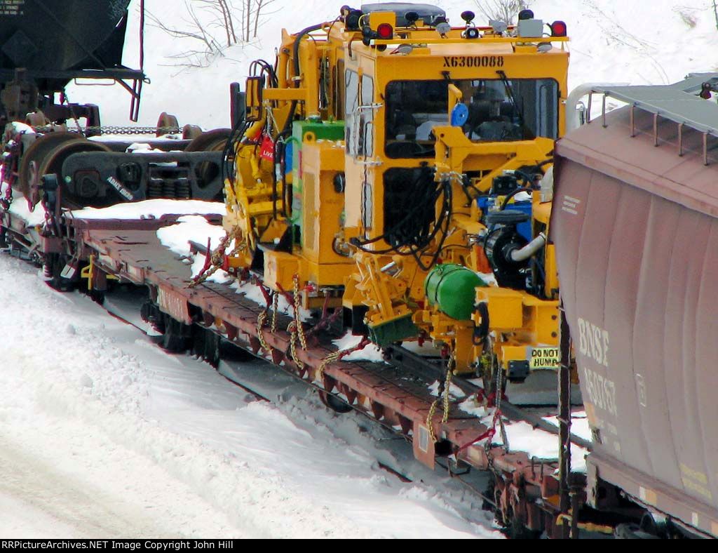 101218026 BN X6300088 at the BNSF Northtown No Hump Track